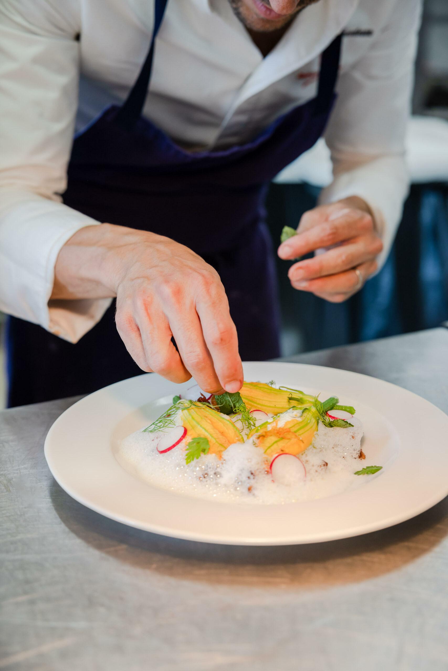 Le chef Michel Portos, figure de proue de notre restaurant - Les ...